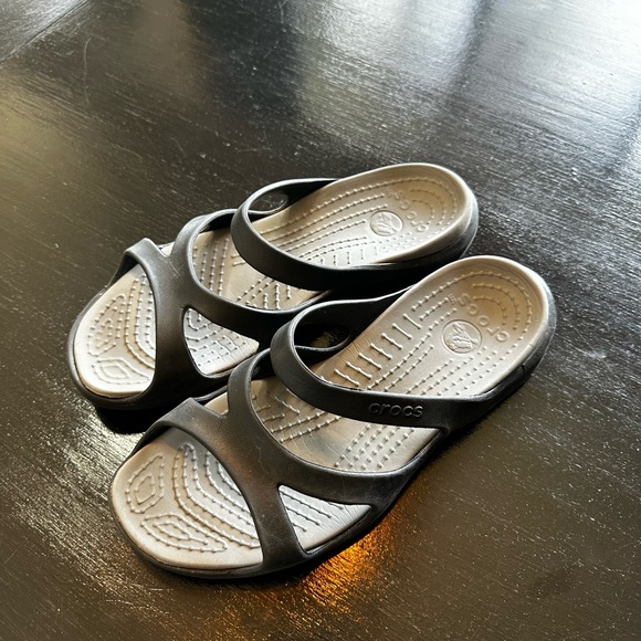 CROCS | Shoes | Free In Bundle Crocs Side 7 Womens Croc Gray And Black ...